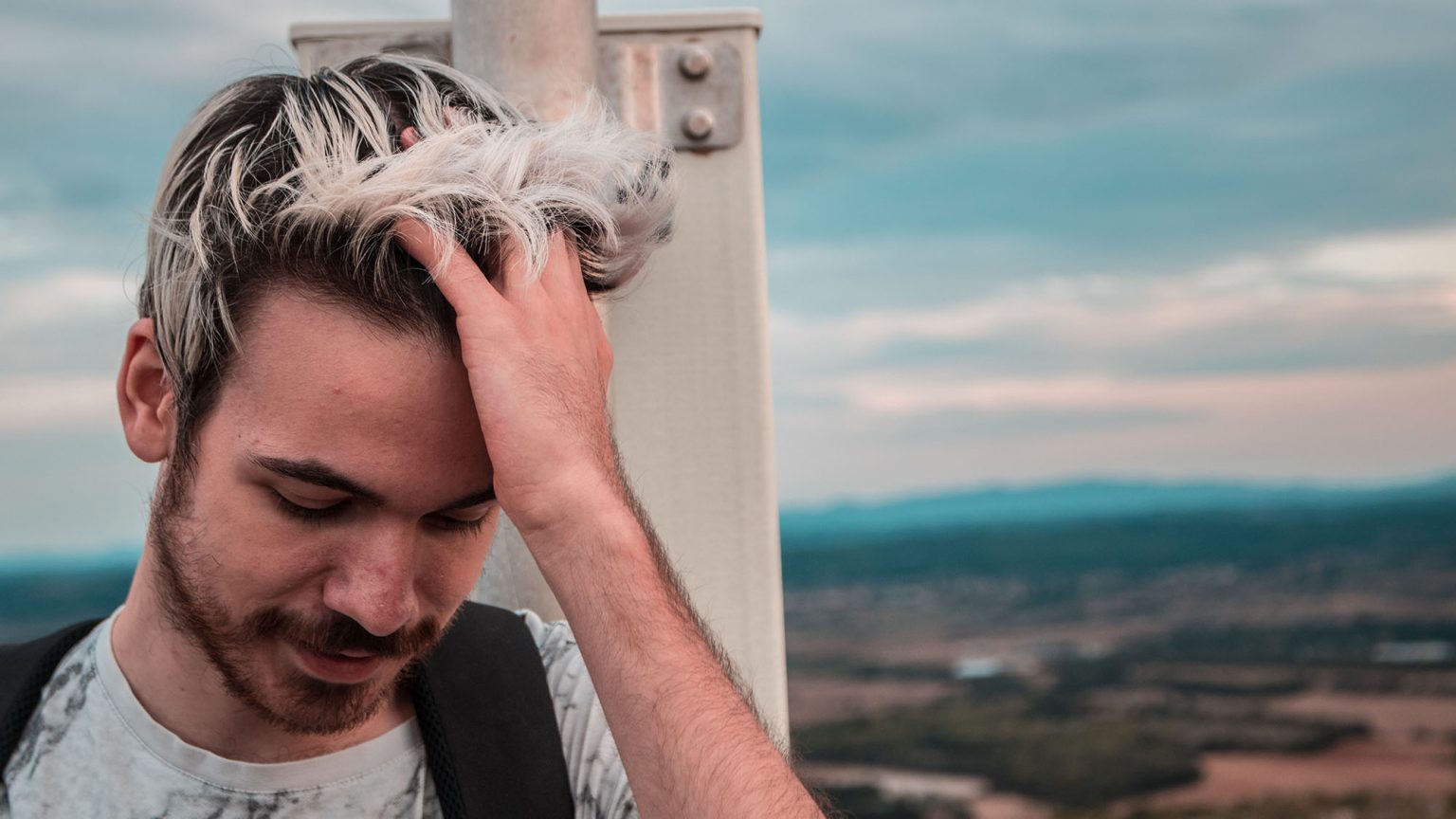 How Long Do Frosted Tips Last? Read This First